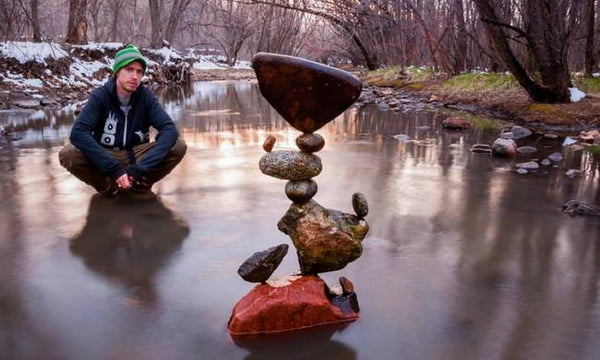 This Guy Is So Good At Balancing Stones, It’s Hard To Believe His Work ...