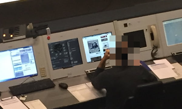 Air Traffic Controller is on 9GAG as well! - 9GAG