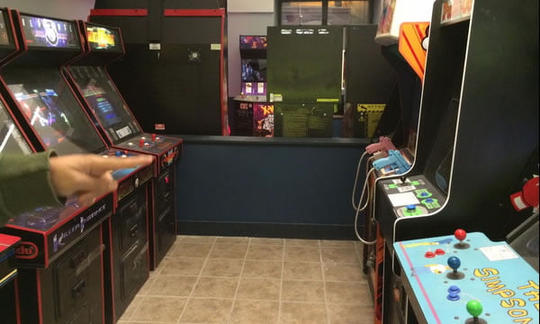 A classic style arcade. - 9GAG