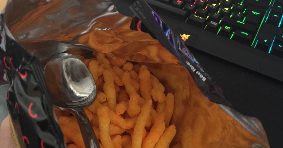 PRO gaming tip, eat chips with a spoon - 9GAG
