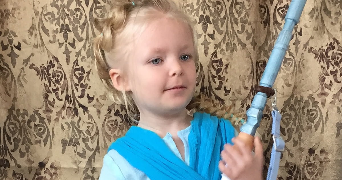 Jedi Elsa Rey at Wizard World Comic Con in Des Moines, IA - 9GAG