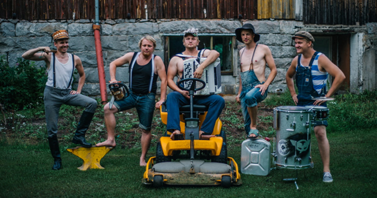 Thunderstruck - redneck version - 9GAG