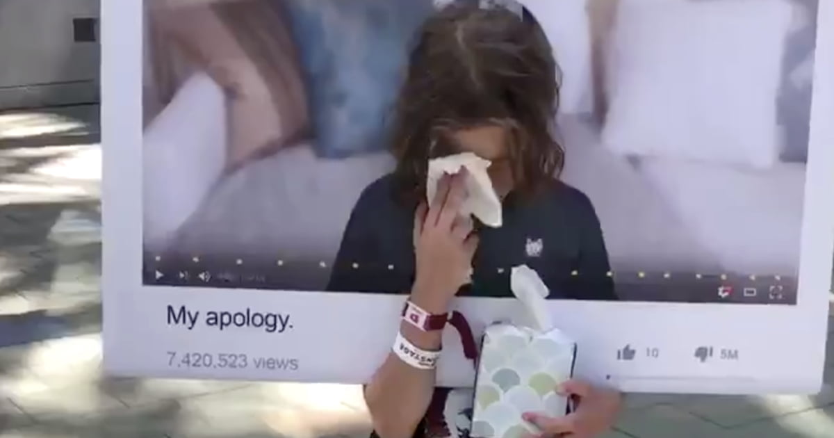 Kid Dressed As YouTuber Apology Video At VidCon 2019 - 9GAG
