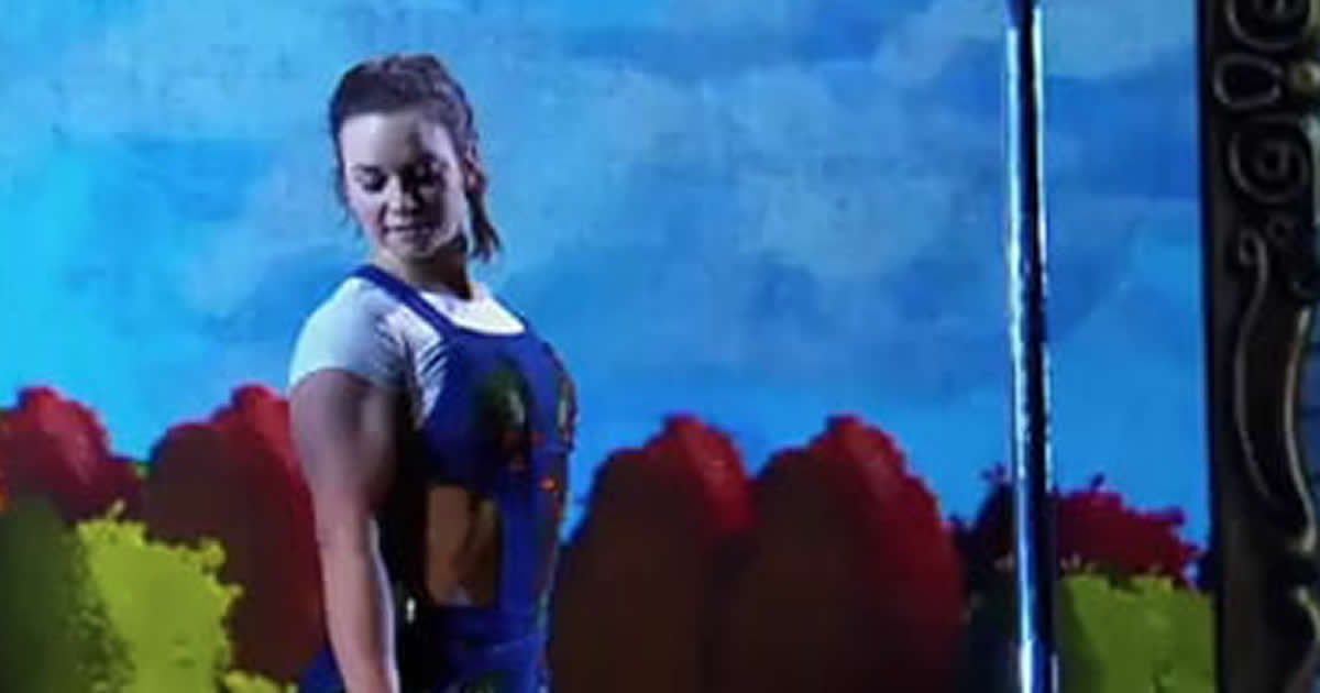 Art & pole dance performance - 9GAG