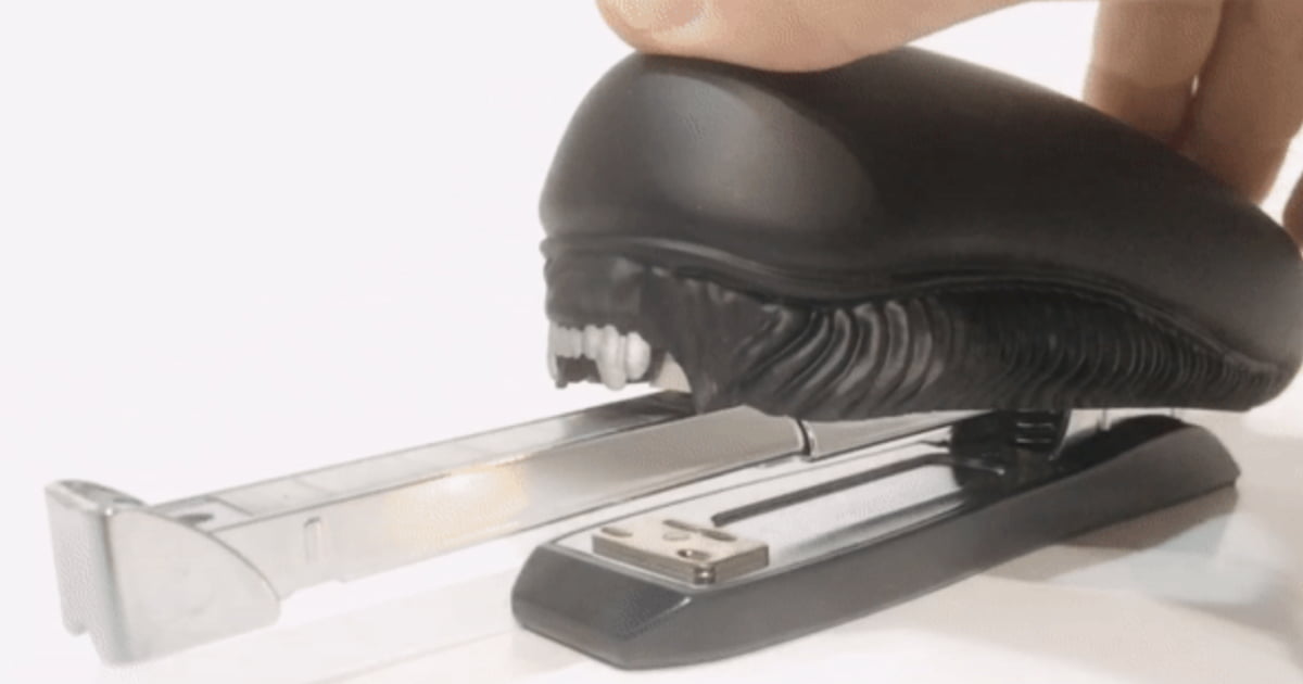 Attack The Paper With This Aliens Xenomorph Stapler - 9GAG