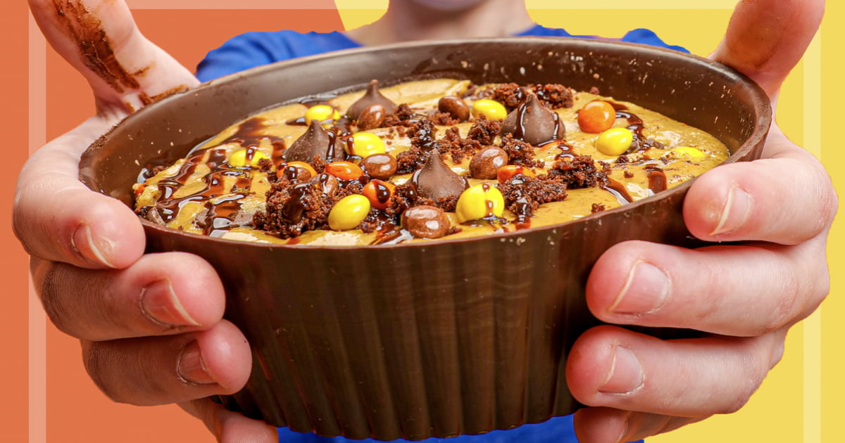 You Can Now Stuff A Giant 1-Pound Reese's Peanut Butter Cup With Sweets ...