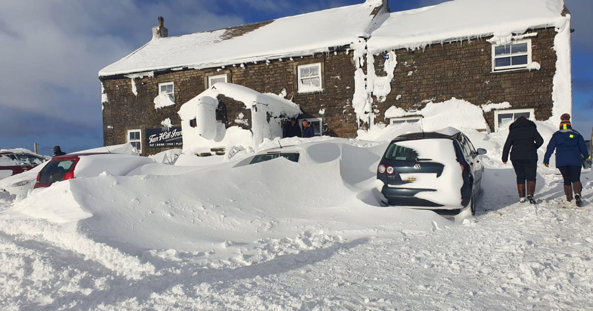 Snowstorm Traps 60 People in a UK Pub With Oasis Cover Band For 3 ...