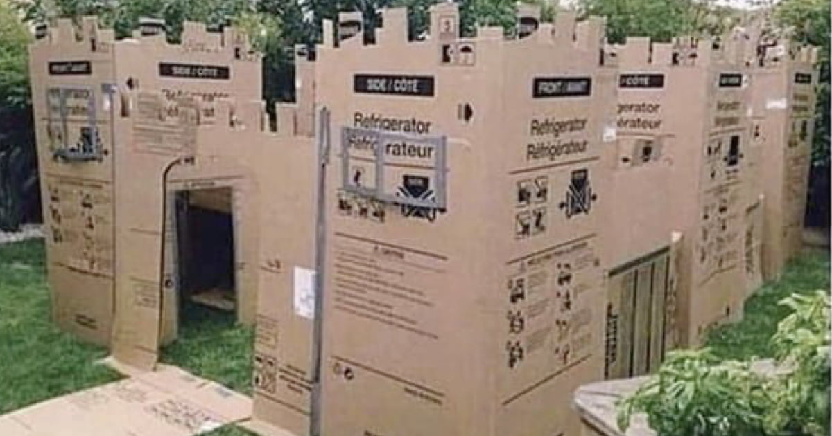 This paper box fort has more space than my actual Apartment - 9GAG