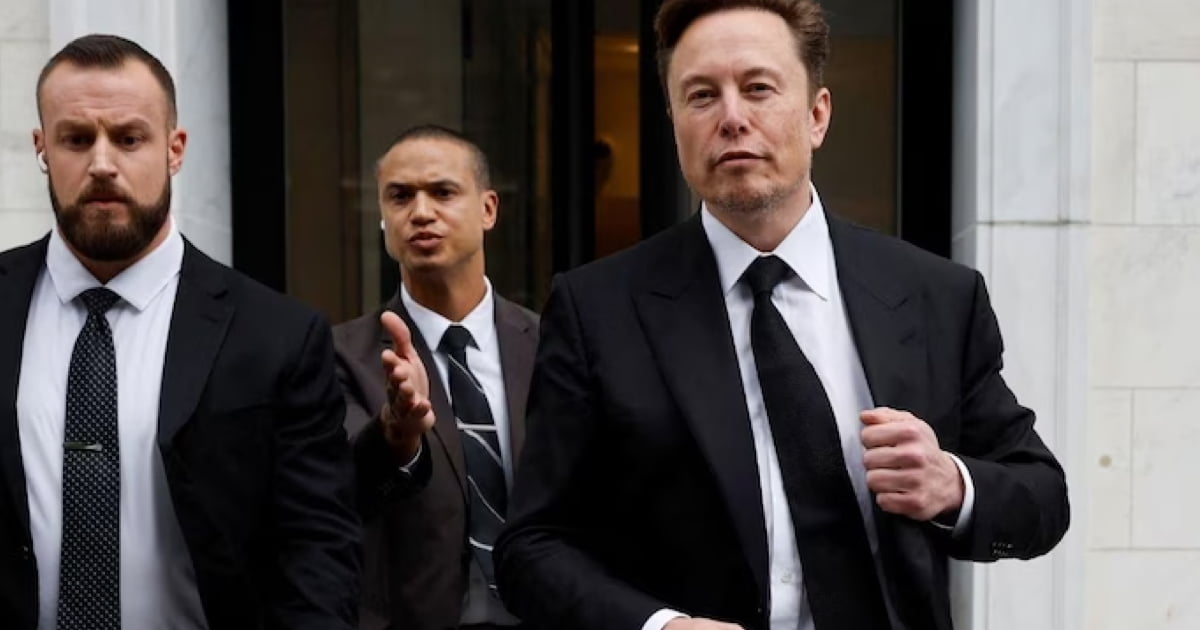 Elon Musk's Bodyguards Follow Him Around Twitter HQ, Even To Restroom ...