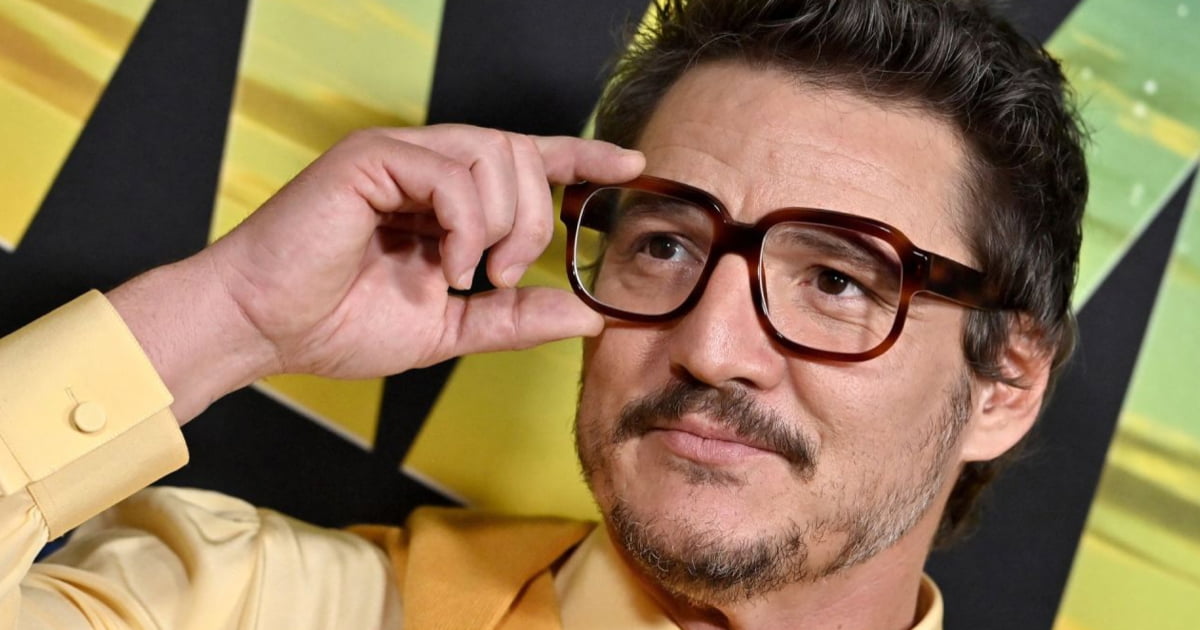 Pedro Pascal Got An Eye Infection From Fans Taking Selfies With Their Fingers In His Eyes - 9GAG