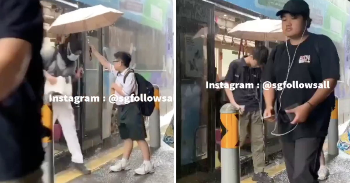 Boy Holds Umbrella To Shelter Passengers Leaving The Bus - 9GAG