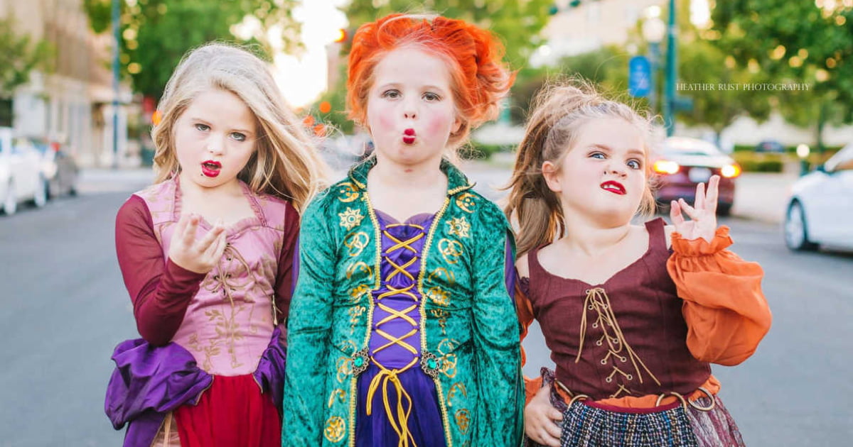 These Sisters Dressed Up As 'Hocus Pocus' Witches For Halloween - 9GAG