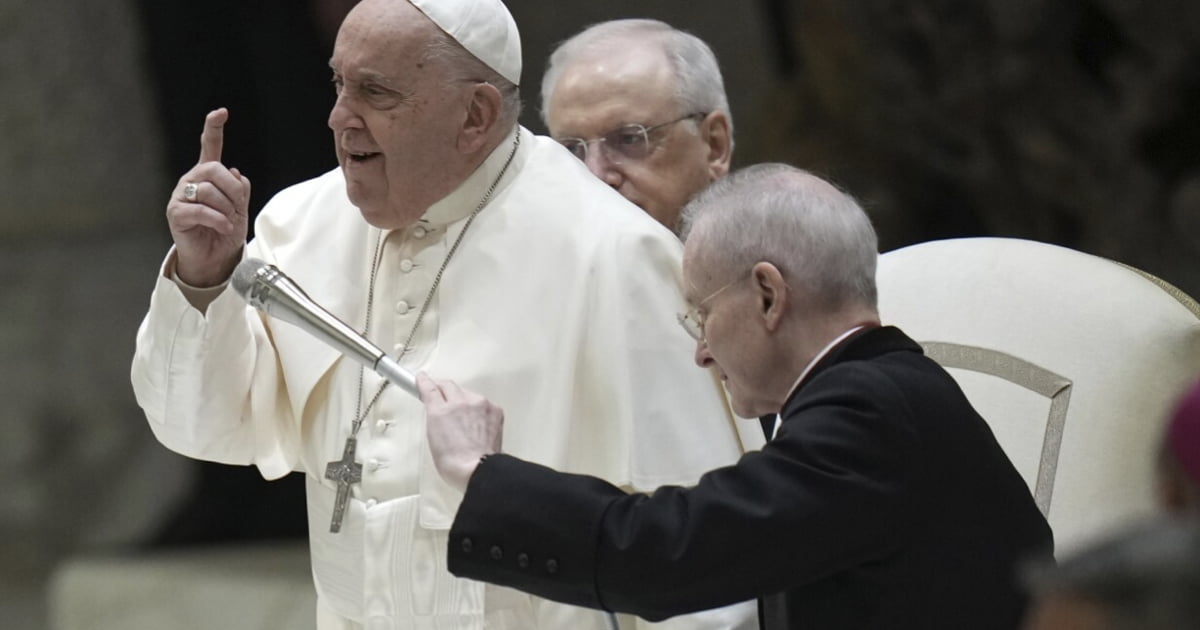 Pope Francis Warns Excessive Scrolling Causes 'Brain Rot' - 9GAG