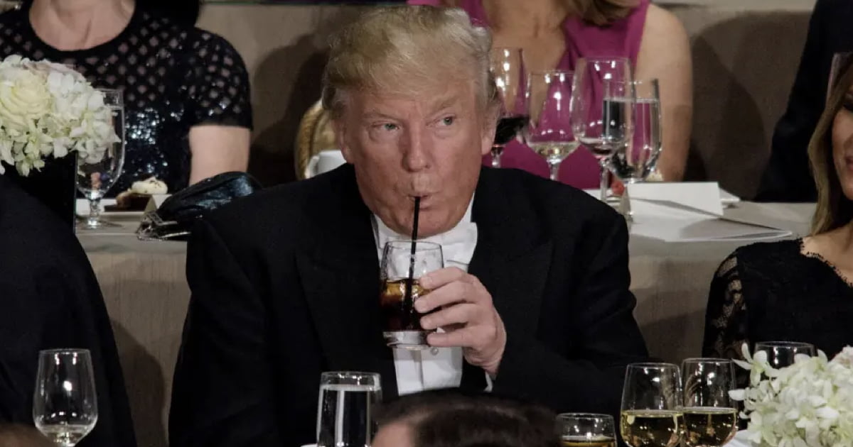 Trump Signs Order To Bring Back Plastic Straws, Claiming Paper Ones 'Explode' - 9GAG