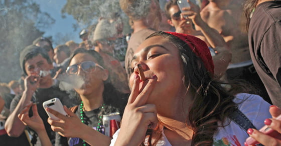 Meanwhile in Colorado... - 9GAG