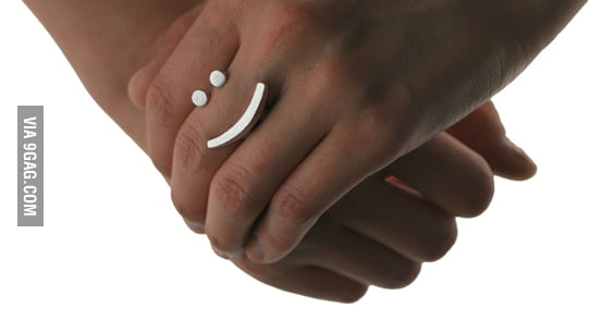 Smiley Ring - 9GAG