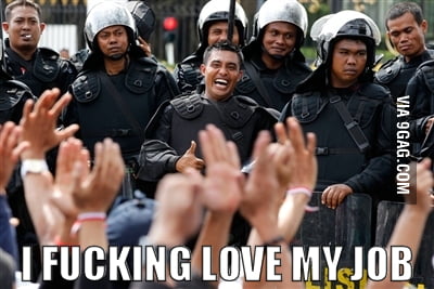Happy riot police - 9GAG
