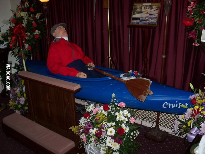 Weirdest Funeral Ever - 9GAG