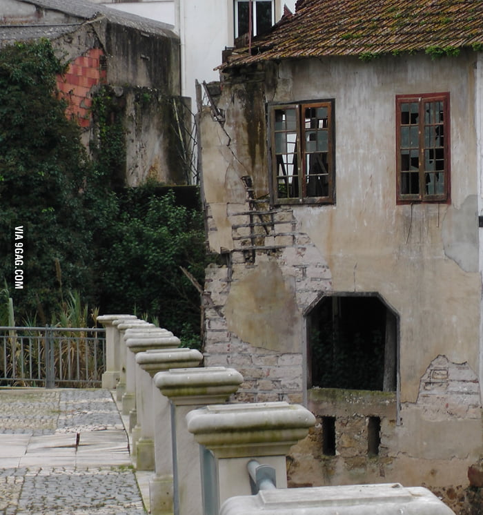 Screaming house is screaming - 9GAG