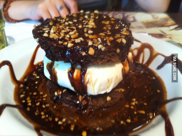 Brownie Burger - 9GAG