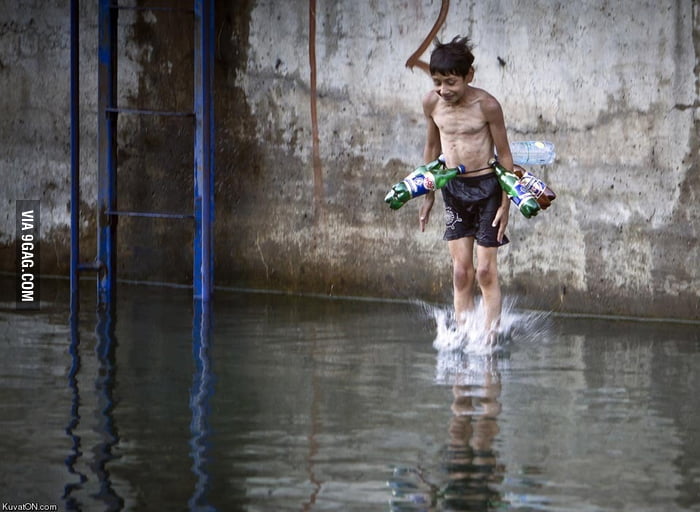 Improvised flotation device - 9GAG