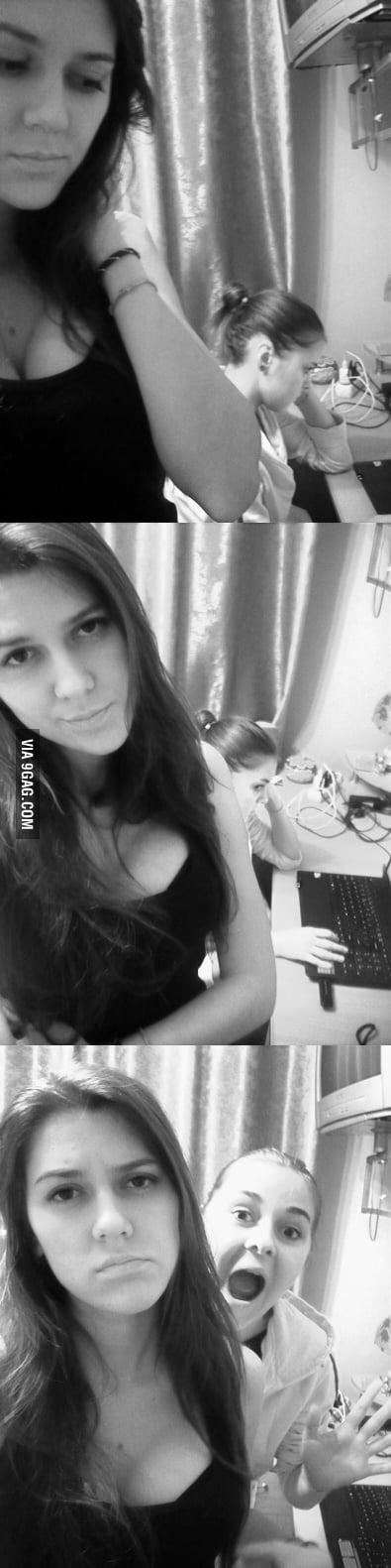 Photobombing Level:SIster - 9GAG