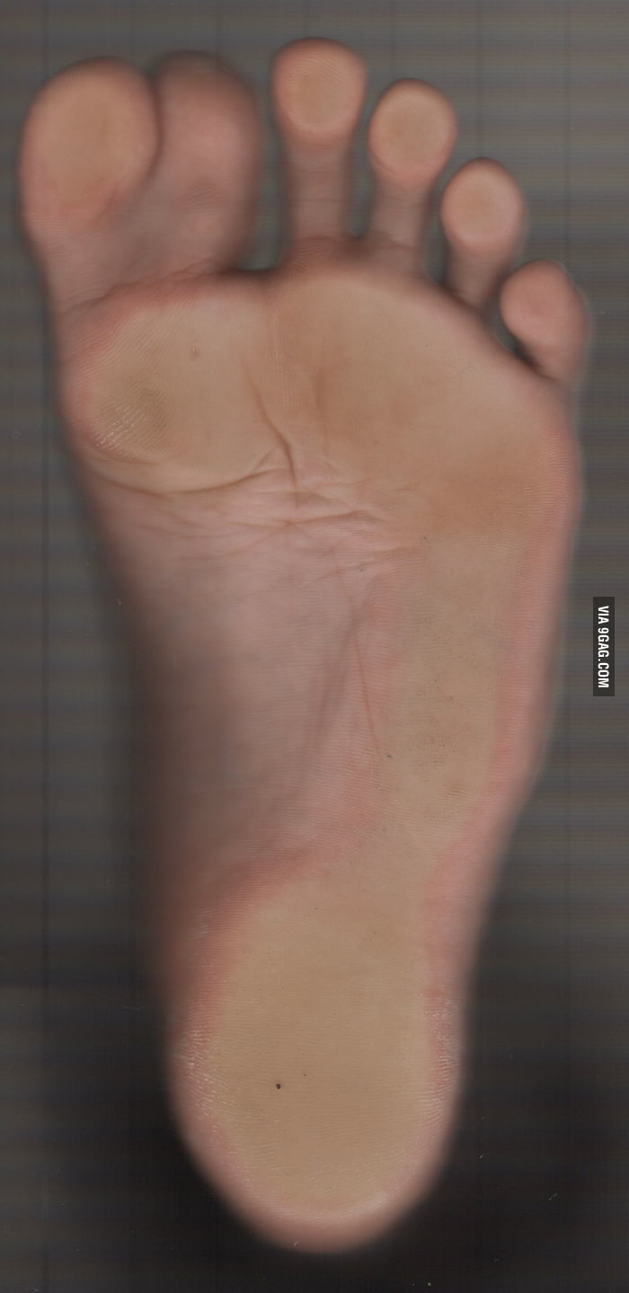 My brother's foot - 9GAG