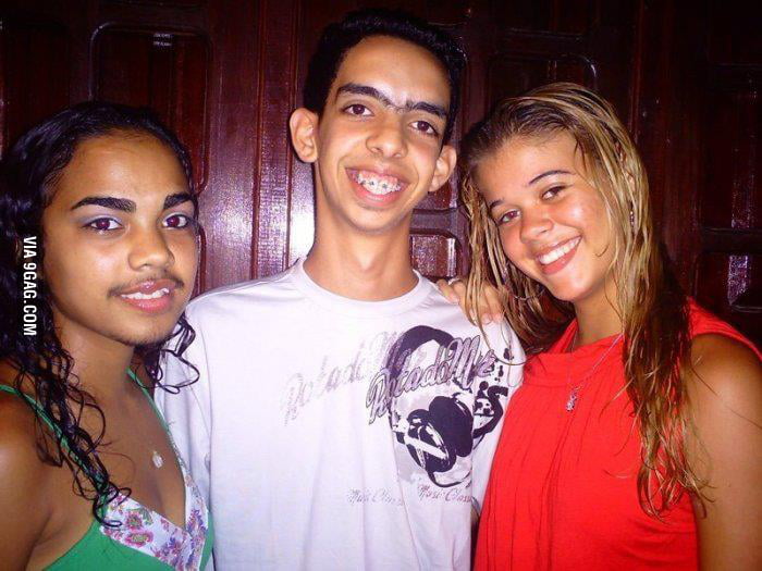 Shit bricks in 3, 2, 1 - 9GAG