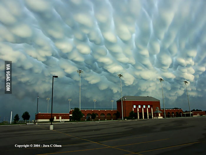 Undulatus Asperatus: scariest clouds ever! - 9GAG