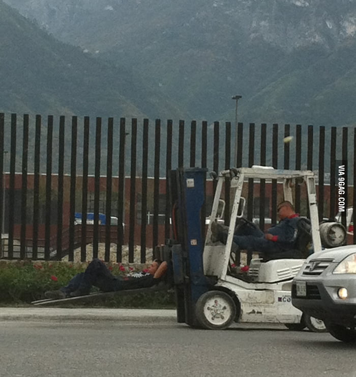 Meanwhile in Mexico... - 9GAG