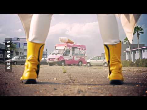 Kinect, David Hasselhoff, Burnout Crash And WTF!! - 9GAG