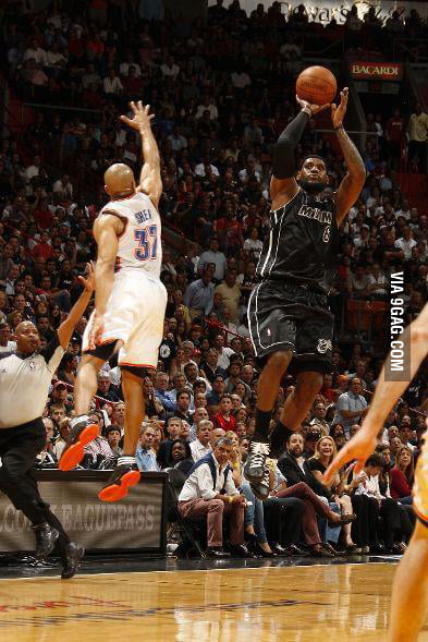 Hey referee, High Five - 9GAG