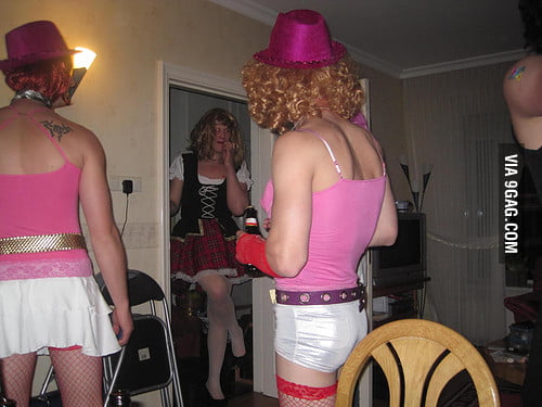 Sexy wome.. wait whut? - 9GAG