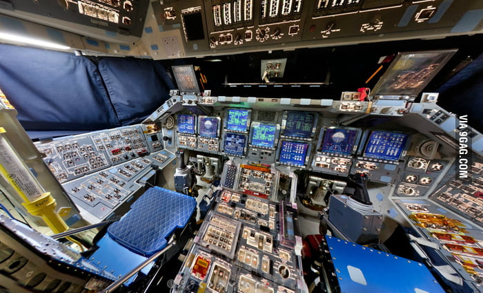 Inside of Space Shuttle Discovery - 9GAG