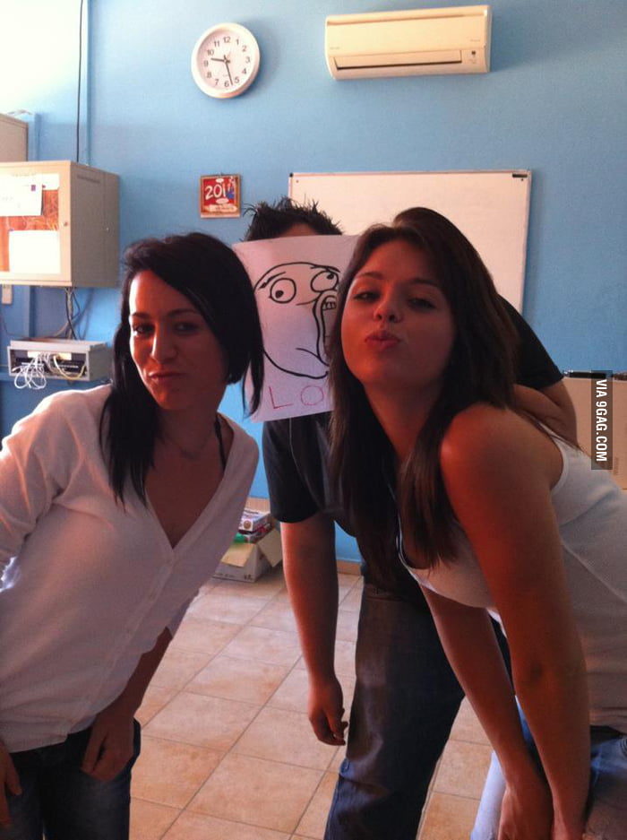 Photobombing LvL: Troll - 9GAG