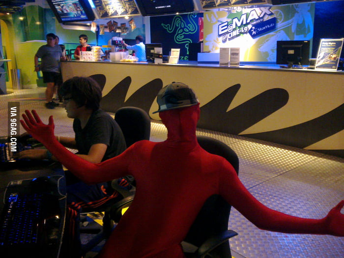 Who's that dude in red!?! - 9GAG