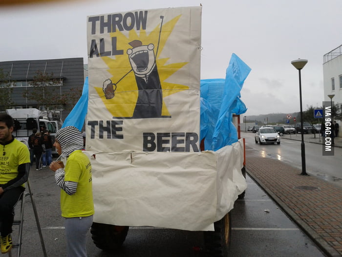 Portugal beer parade float!! :) - 9GAG