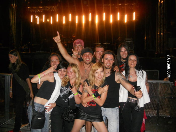 Ridiculously photogenic metal fan what wait... - 9GAG