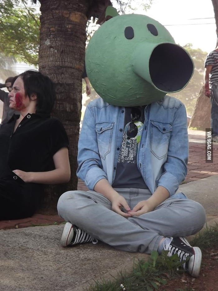 Intruder on Zombie Walk - 9GAG