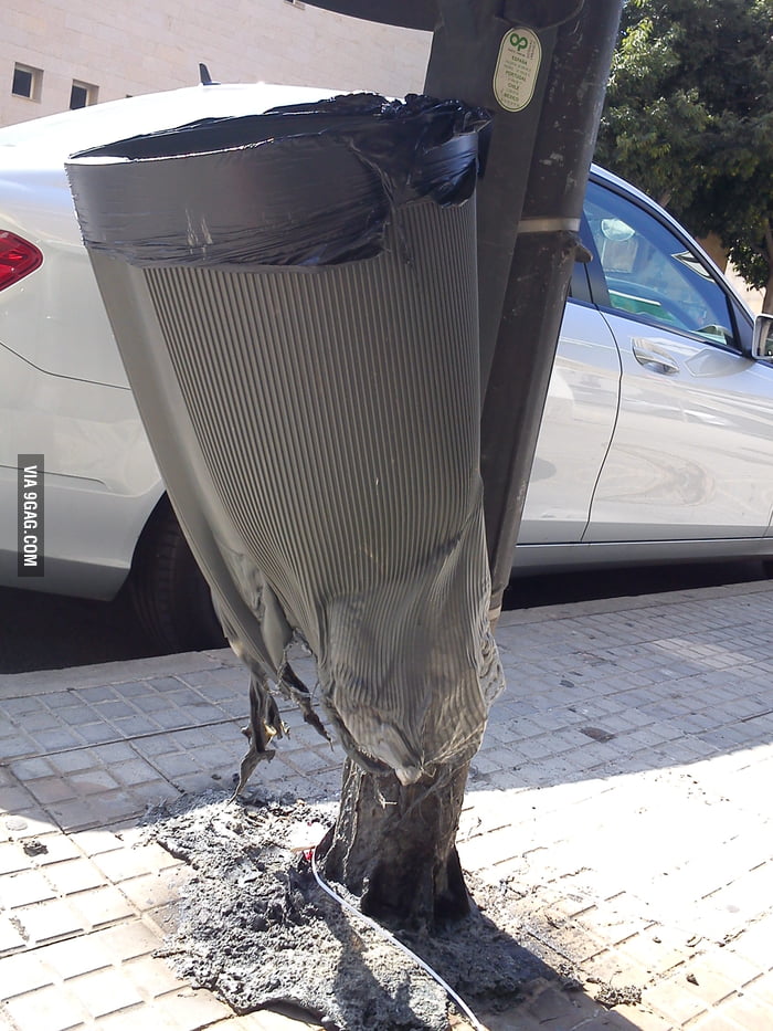 It's so hot in Mallorca, the garbage cans melt - 9GAG