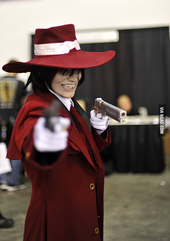 Alucard cosplay (hellsing) - 9GAG