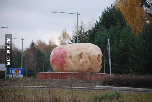 Just a potato statue in Mjölby,Sweden. - 9GAG