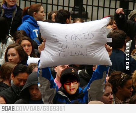 Dyrus farted on the pillow! - 9GAG