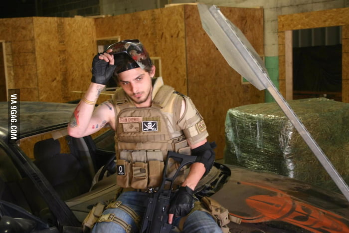 Elliot Salem in Army of Two - 9GAG