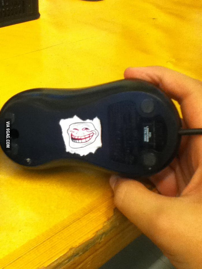 My mouse wasn't working so I flipped it over.. - 9GAG