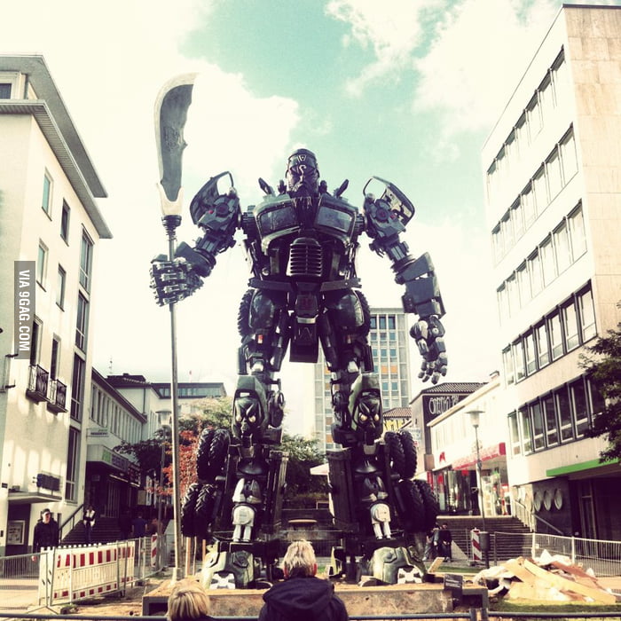 A Transformer in life-size built in the german city kassel - 9GAG