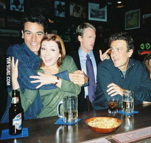 The original photo from the opening of HIMYM - 9GAG