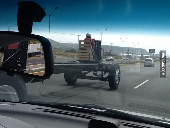 The amazing almost invisible bus - 9GAG