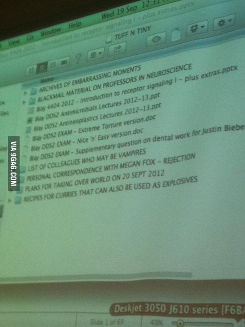 The teacher put his files on screen - 9GAG