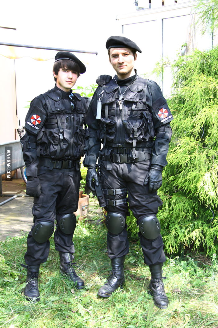 Halloween Costume with my friend - Umbrella Guard - 9GAG